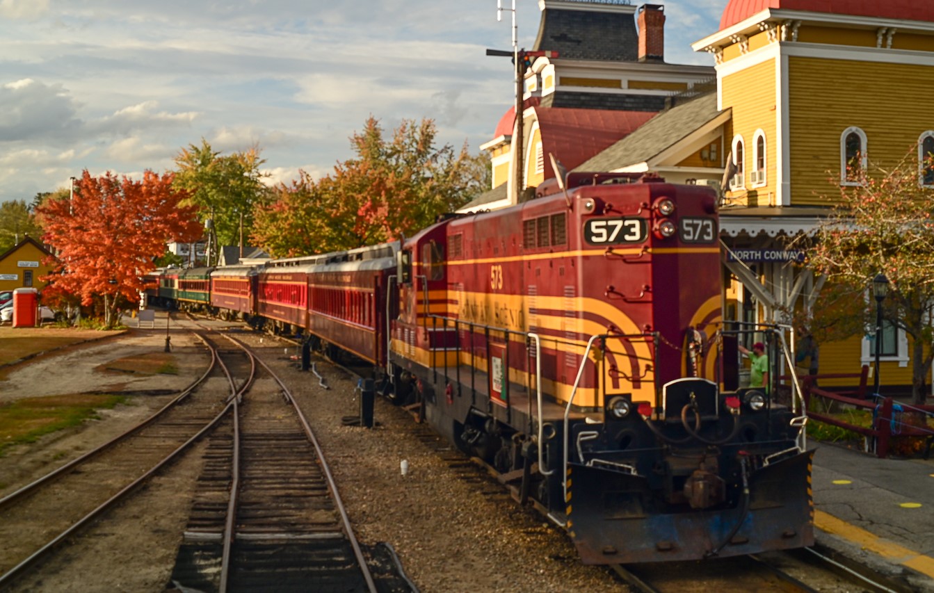 Valley Train | Conway Scenic Railroad